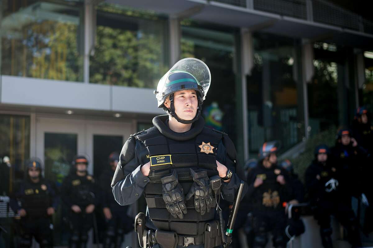 Ben Shapiro takes stage at UC Berkeley under extraordinary security