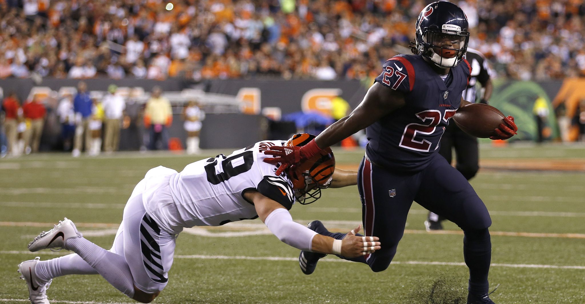 Texans rookie D'Onta Foreman displays tackle-breaking skills