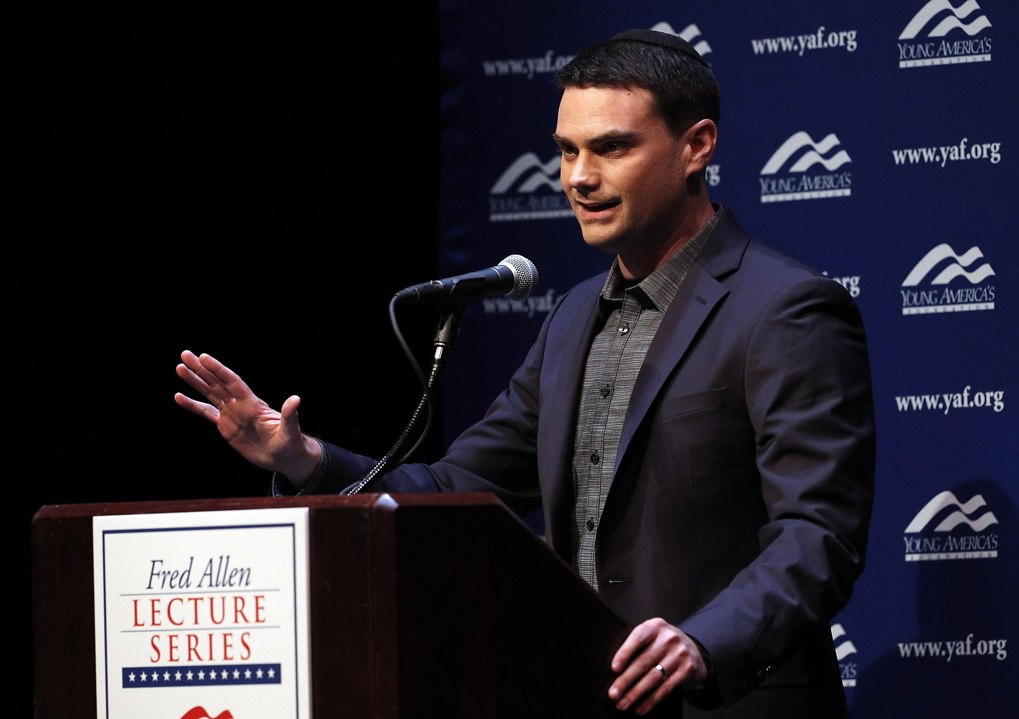Ben Shapiro takes stage at UC Berkeley under extraordinary security