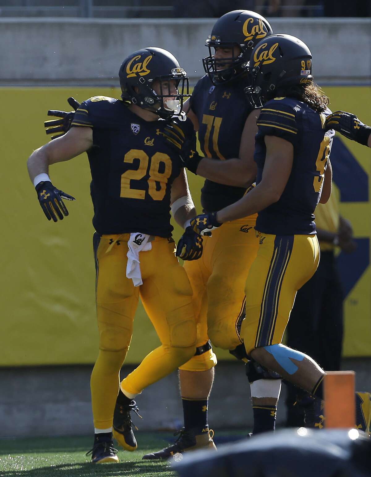 Cal offensive lineman Jake Curhan gets major compliment, rare game ball
