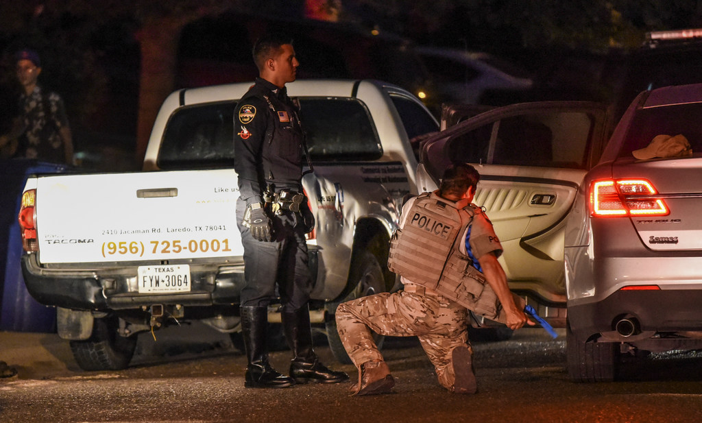 Police: Man detained after barricading self in south Laredo home ...