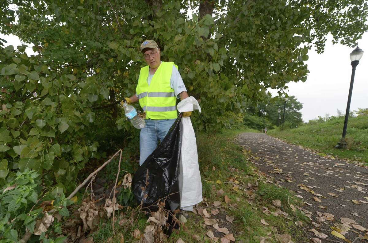 Volunteers collect 1,000 pounds of garbage in coastal cleanup