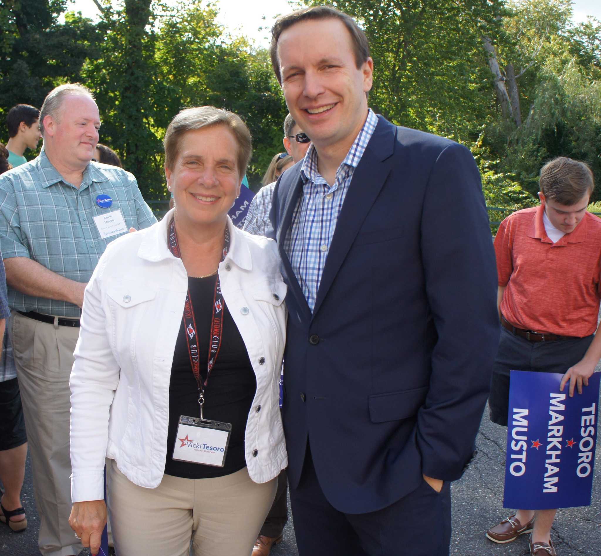 Senator Chris Murphy visits Trumbull first selectman hopeful