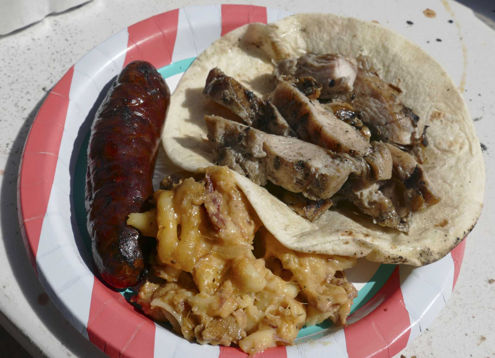 Hot food, cold beer and friendly vibes set UTSA tailgating scene