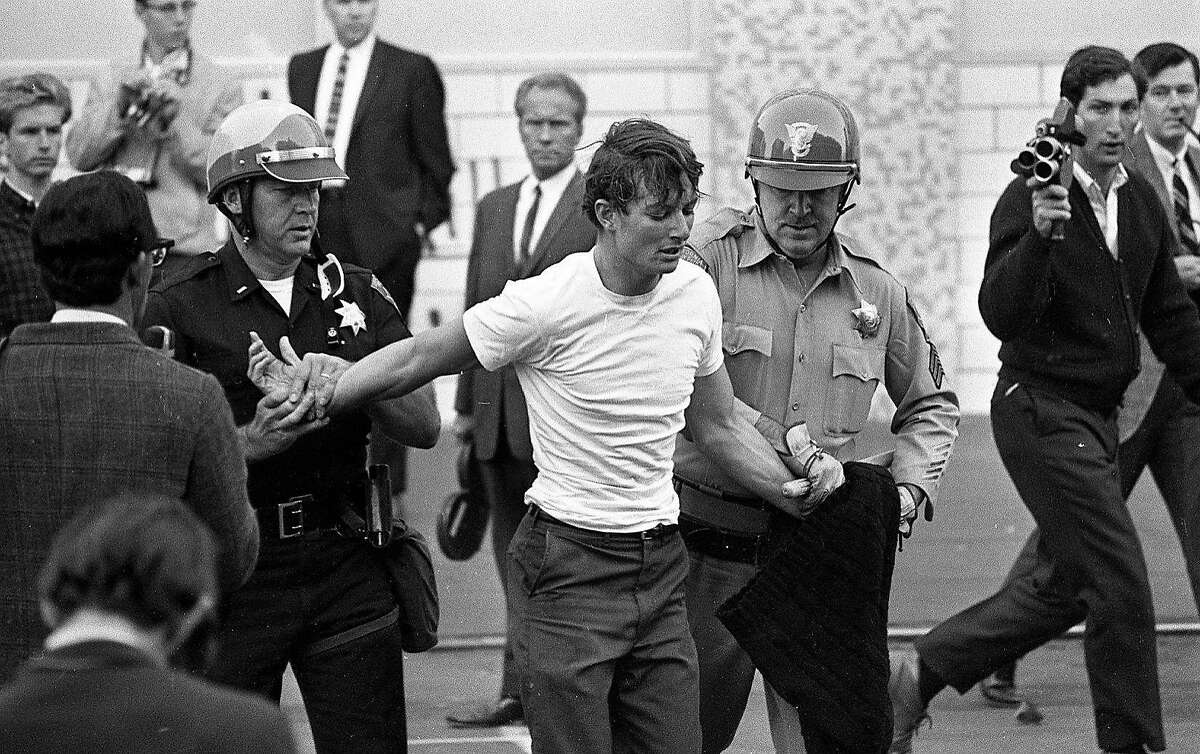 1967 Vietnam War protest photos show savagery by police in Oakland
