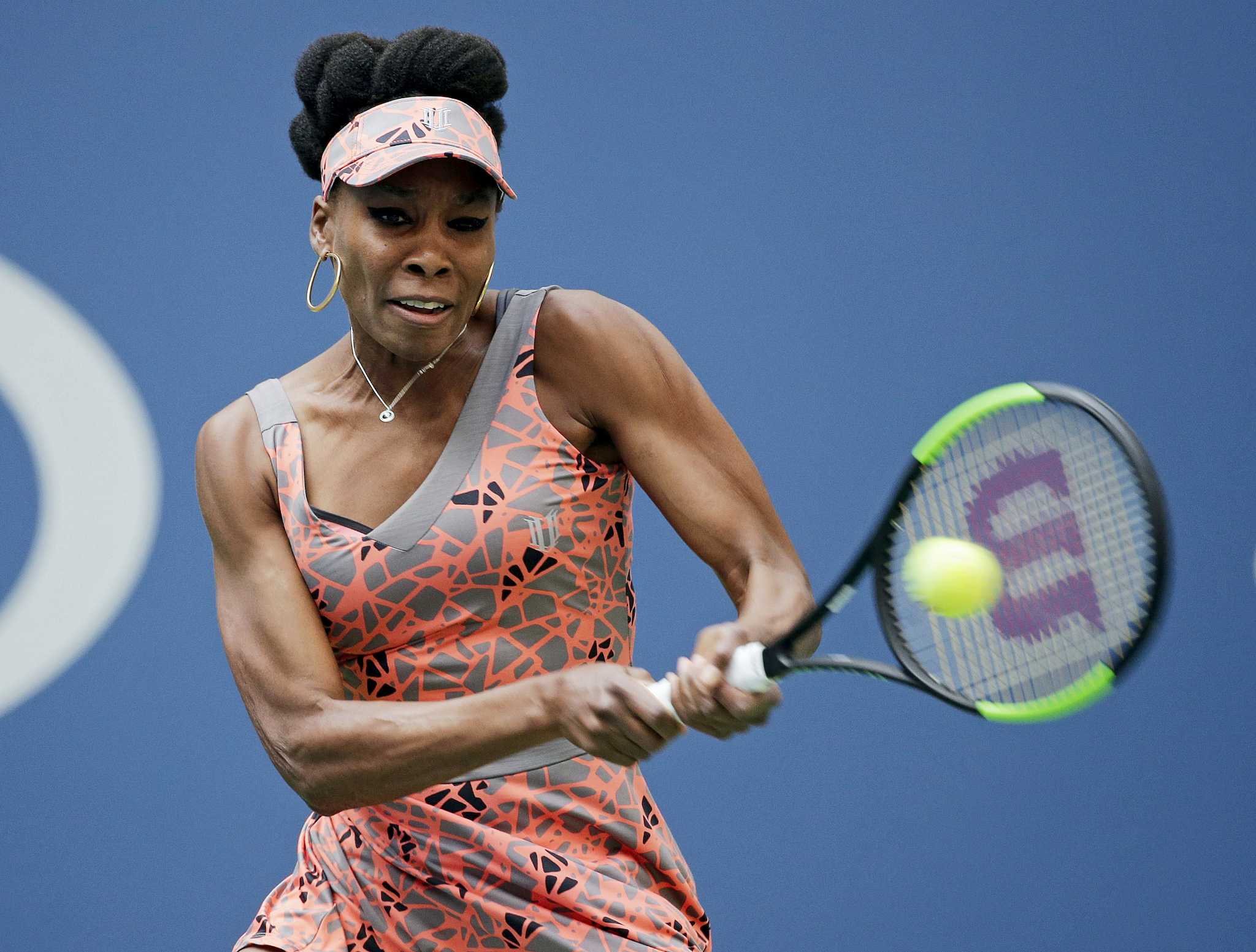 Venus Williams wins in three sets on first day at U.S. Open