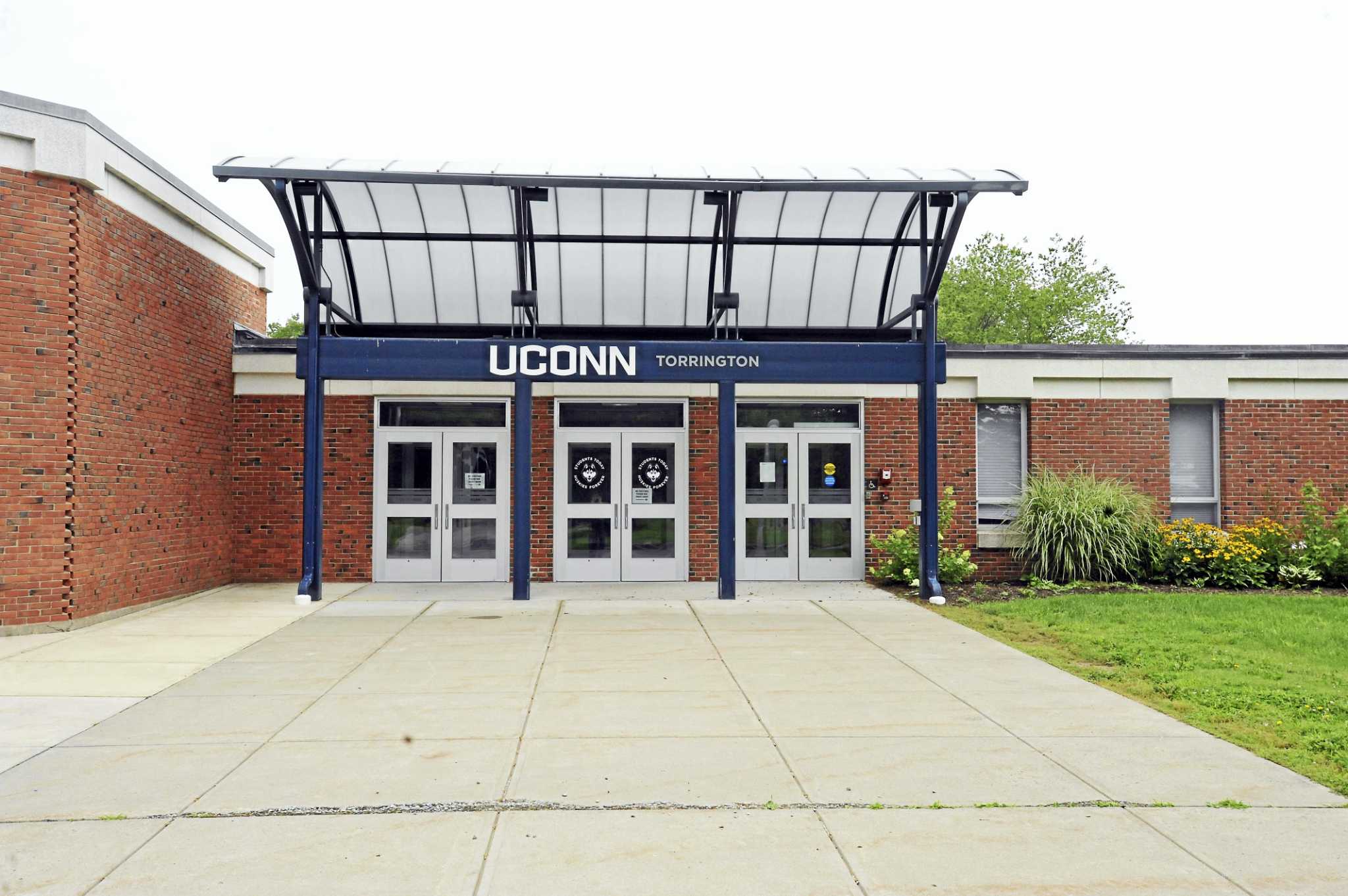 Torrington OK to negotiate former UConn campus deal