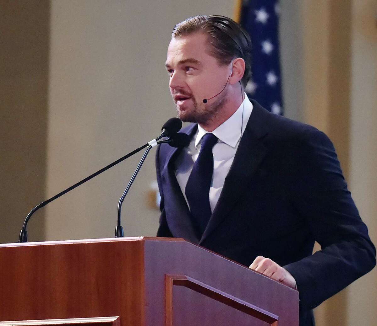 DiCaprio and Kerry talk about environmental activism at Yale