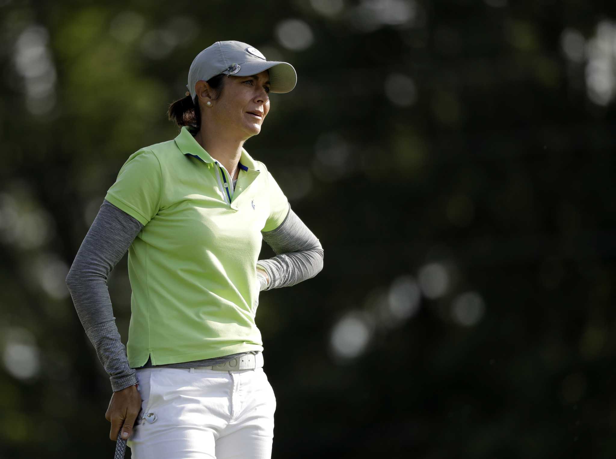 With son on bag, Scotia's Laura Diaz leads LPGA event