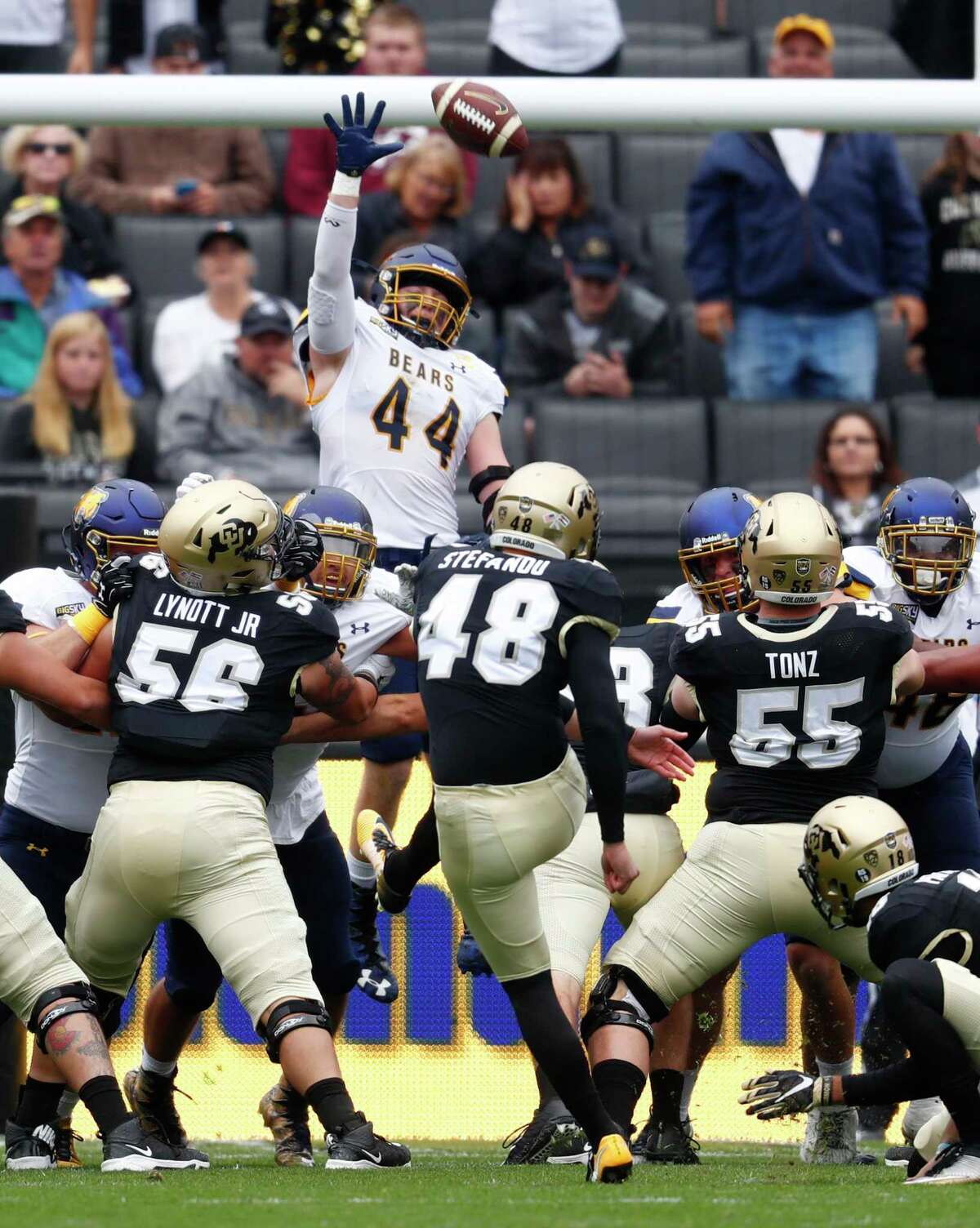 NCAA FOOTBALL: 30-year-old kicker from Australia shining for Colorado