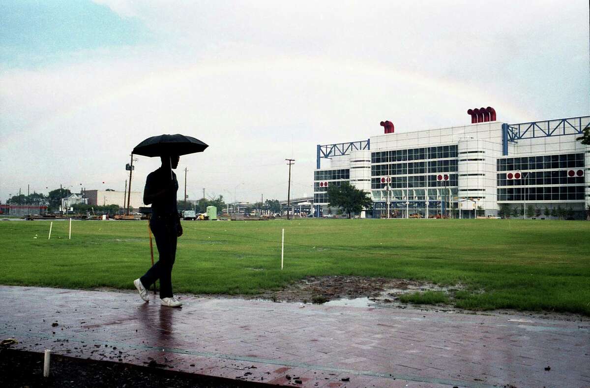 30 years ago: George R. Brown opens, the Oilers vs. the HSA, Surfside ...