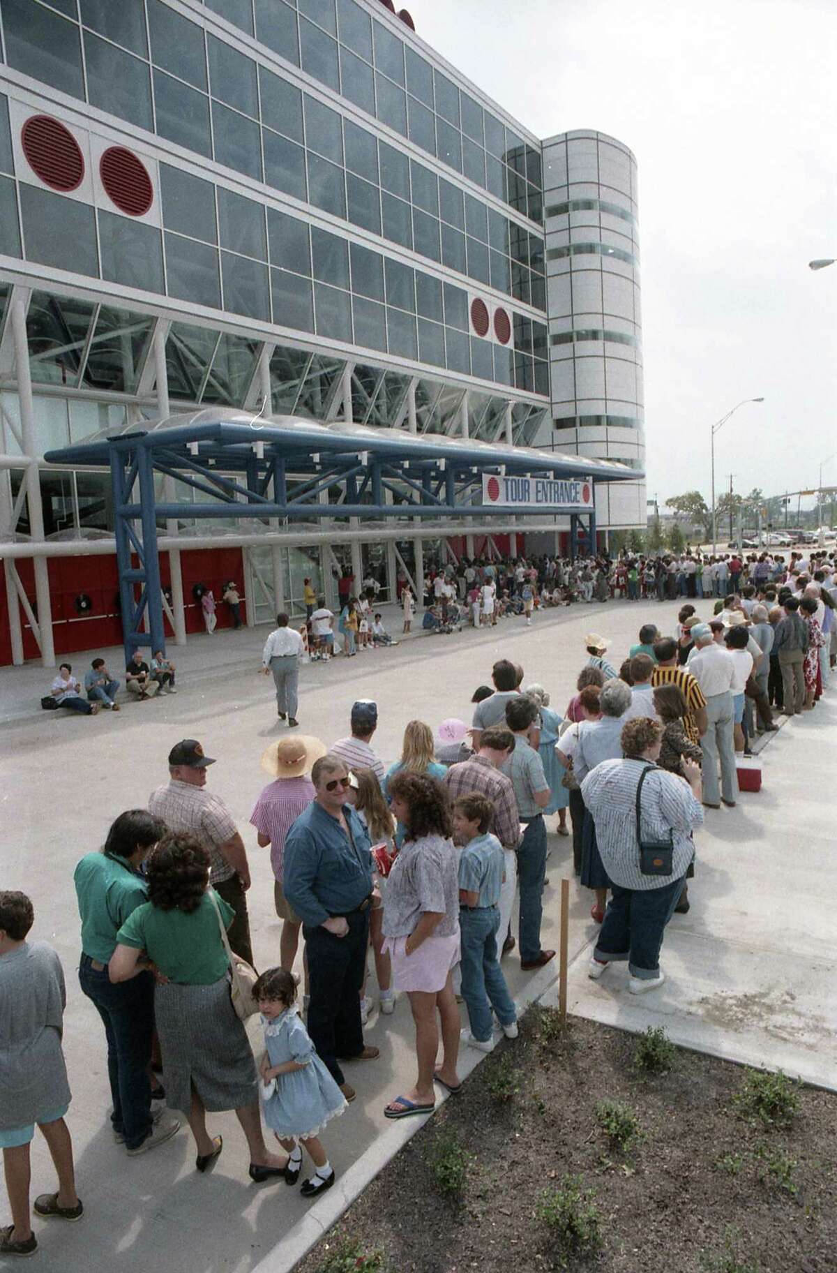 30 years ago: George R. Brown opens, the Oilers vs. the HSA, Surfside ...