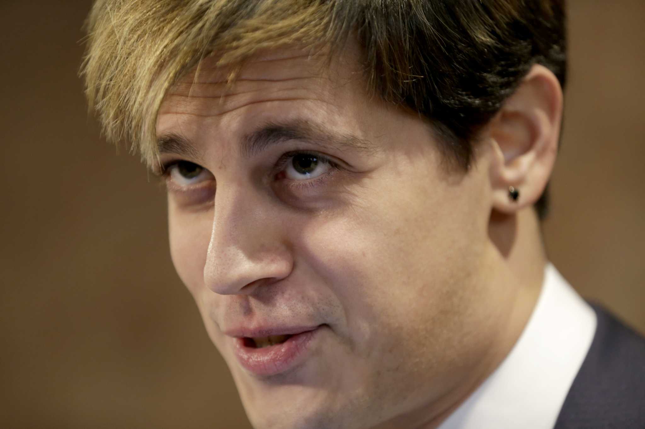 Yiannopoulos pledges to speak on UC Berkeley campus Sunday, welcome or not