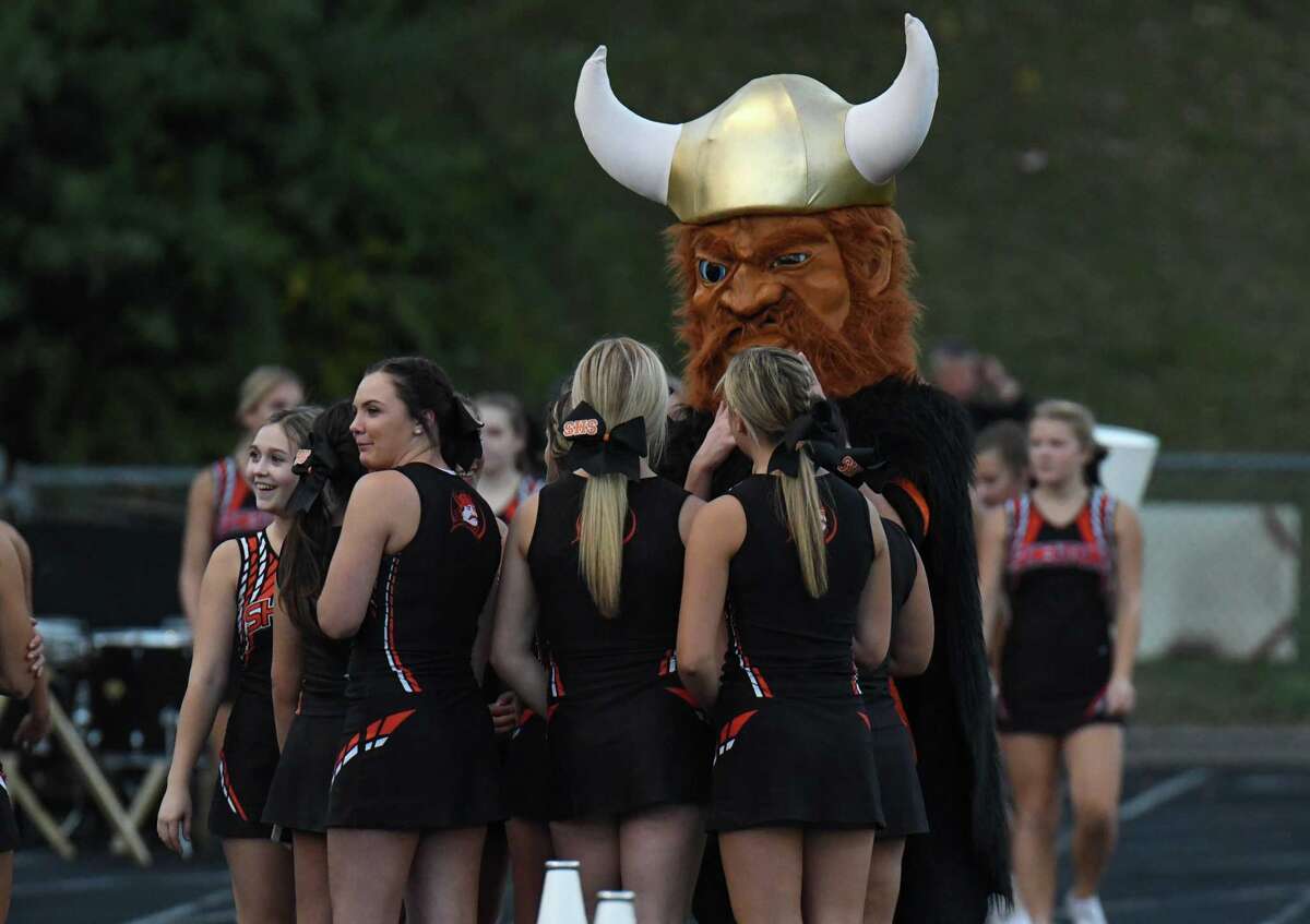 Shelton football edges Fairfield Prep