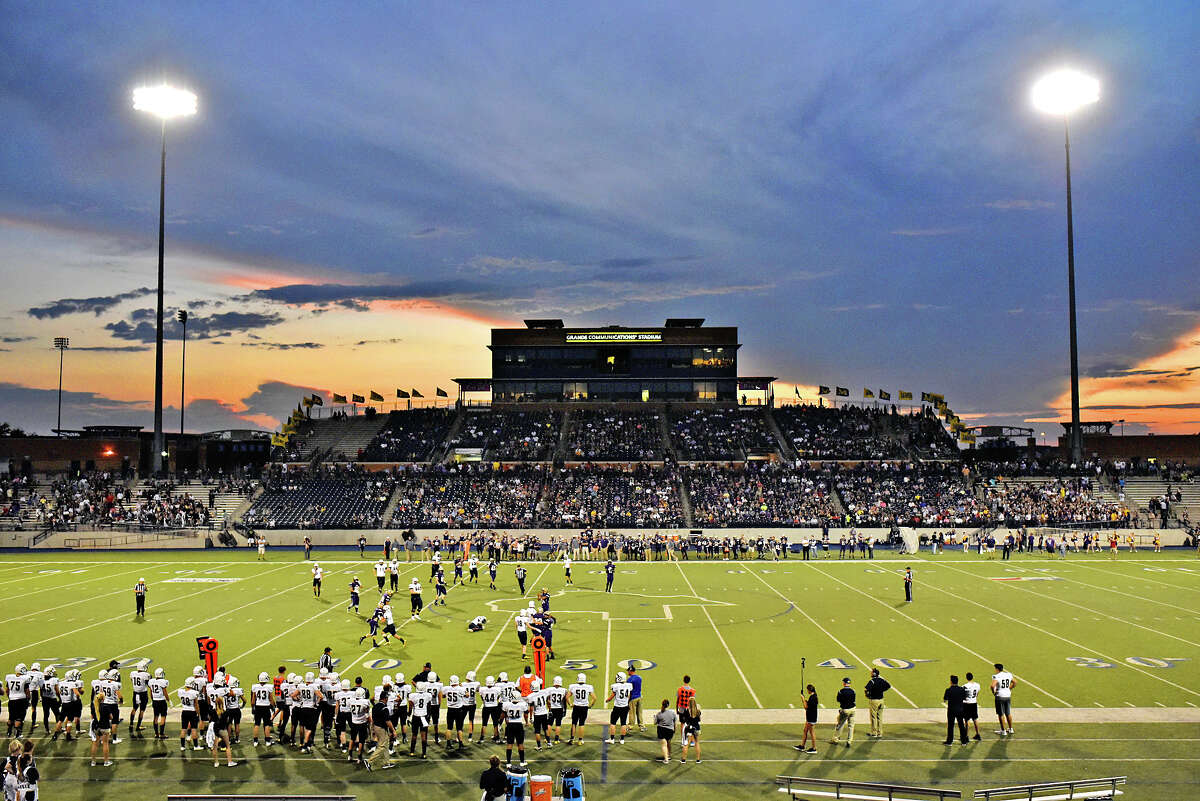 HS FOOTBALL: Keller's big 2nd quarter keeps MHS winless
