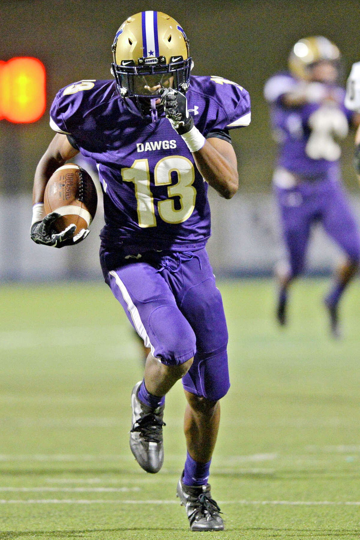 HS FOOTBALL: Keller's big 2nd quarter keeps MHS winless