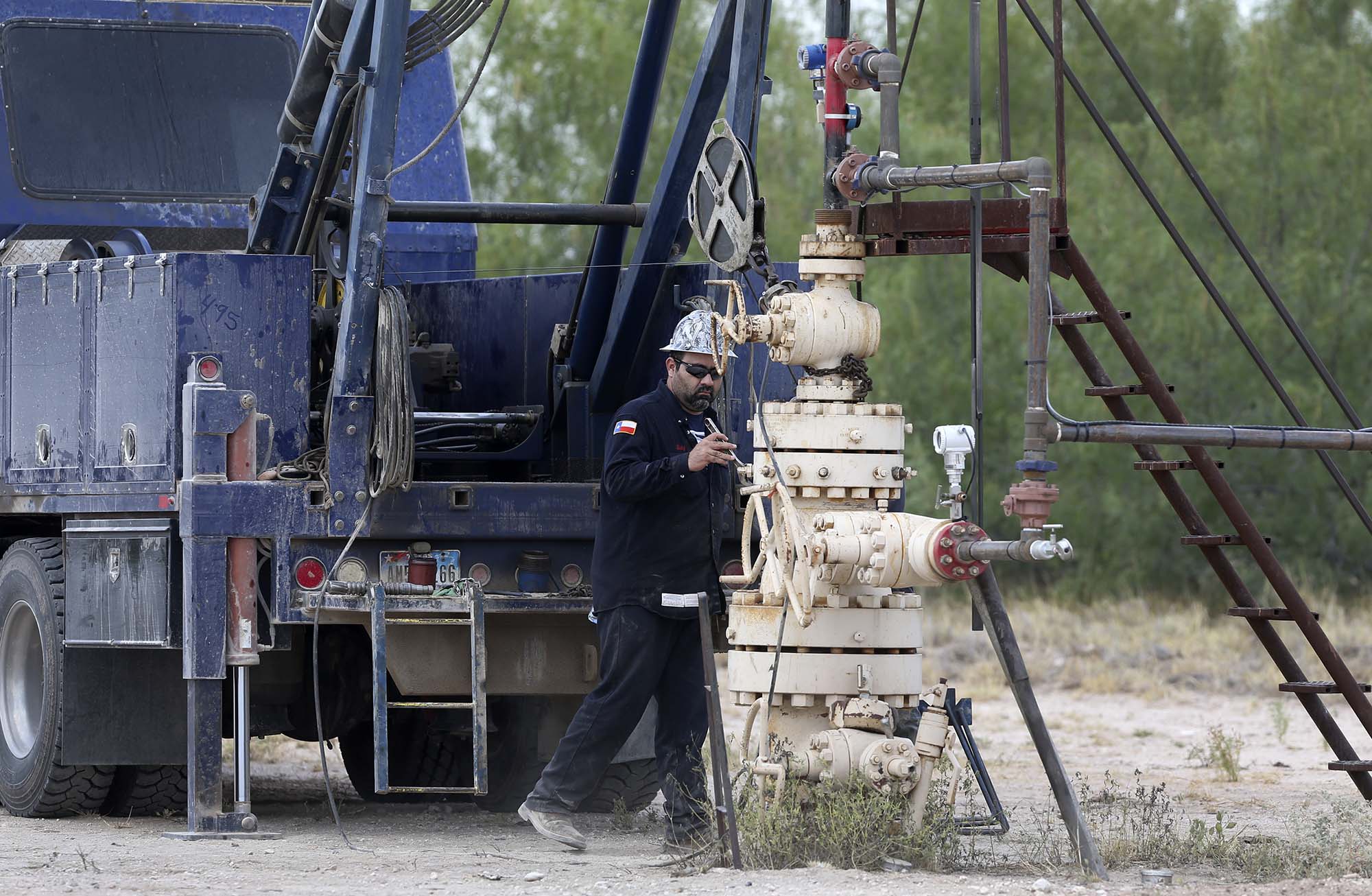 Natural gas boom has reduced greenhouse gas emissions, led to cleaner air