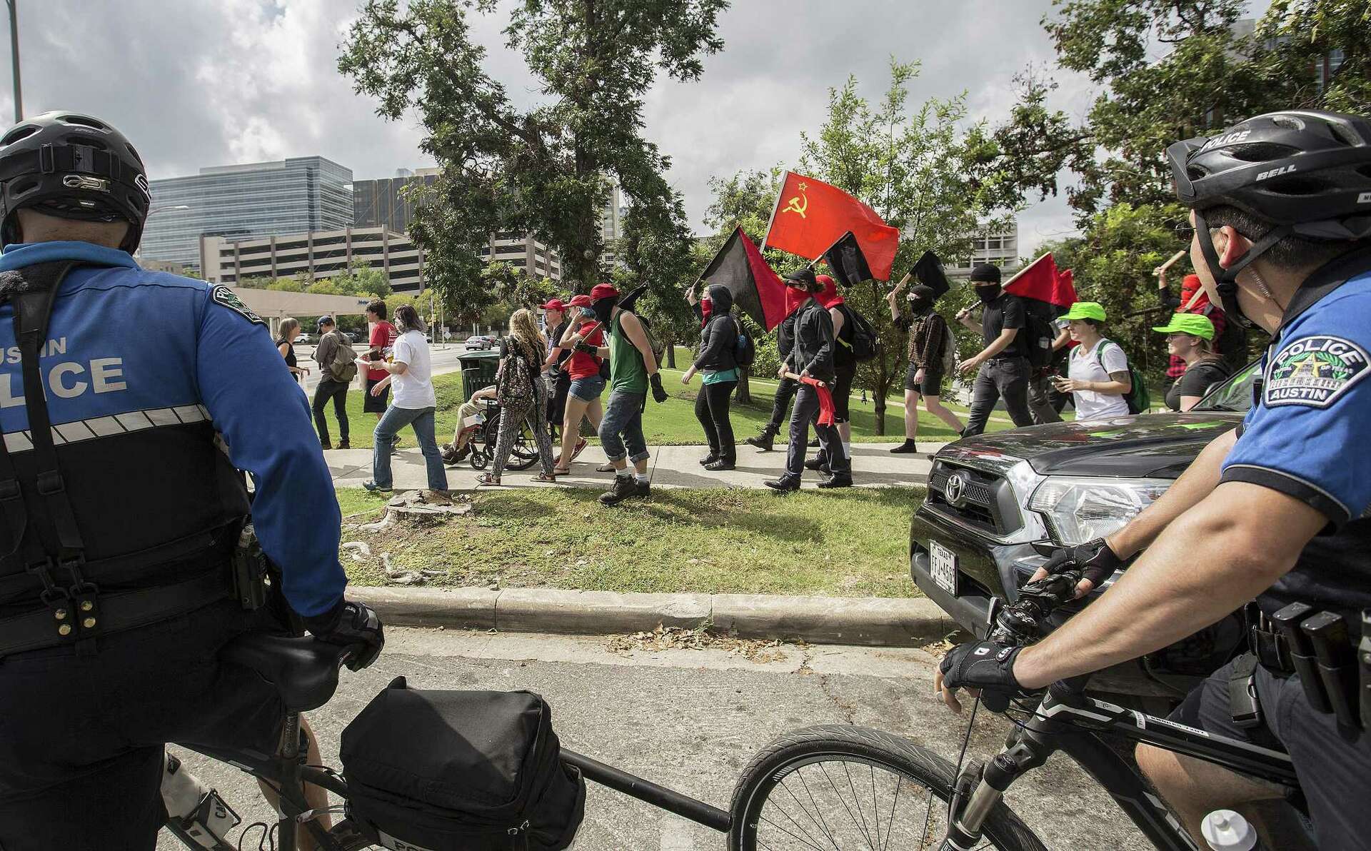 Counter-protest turns rowdy on Capitol grounds
