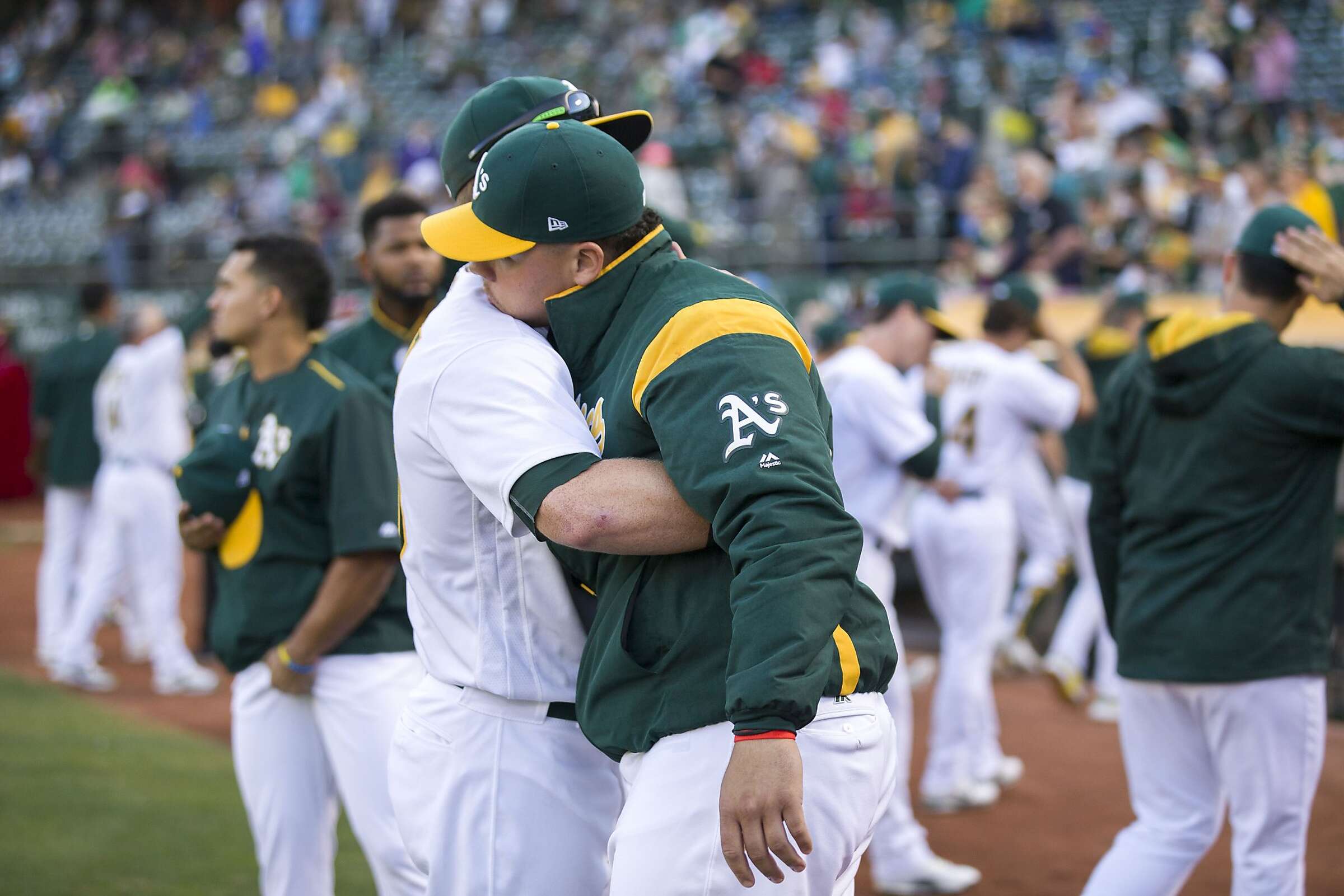 A’s Bruce Maxwell first MLB player to kneel for anthem