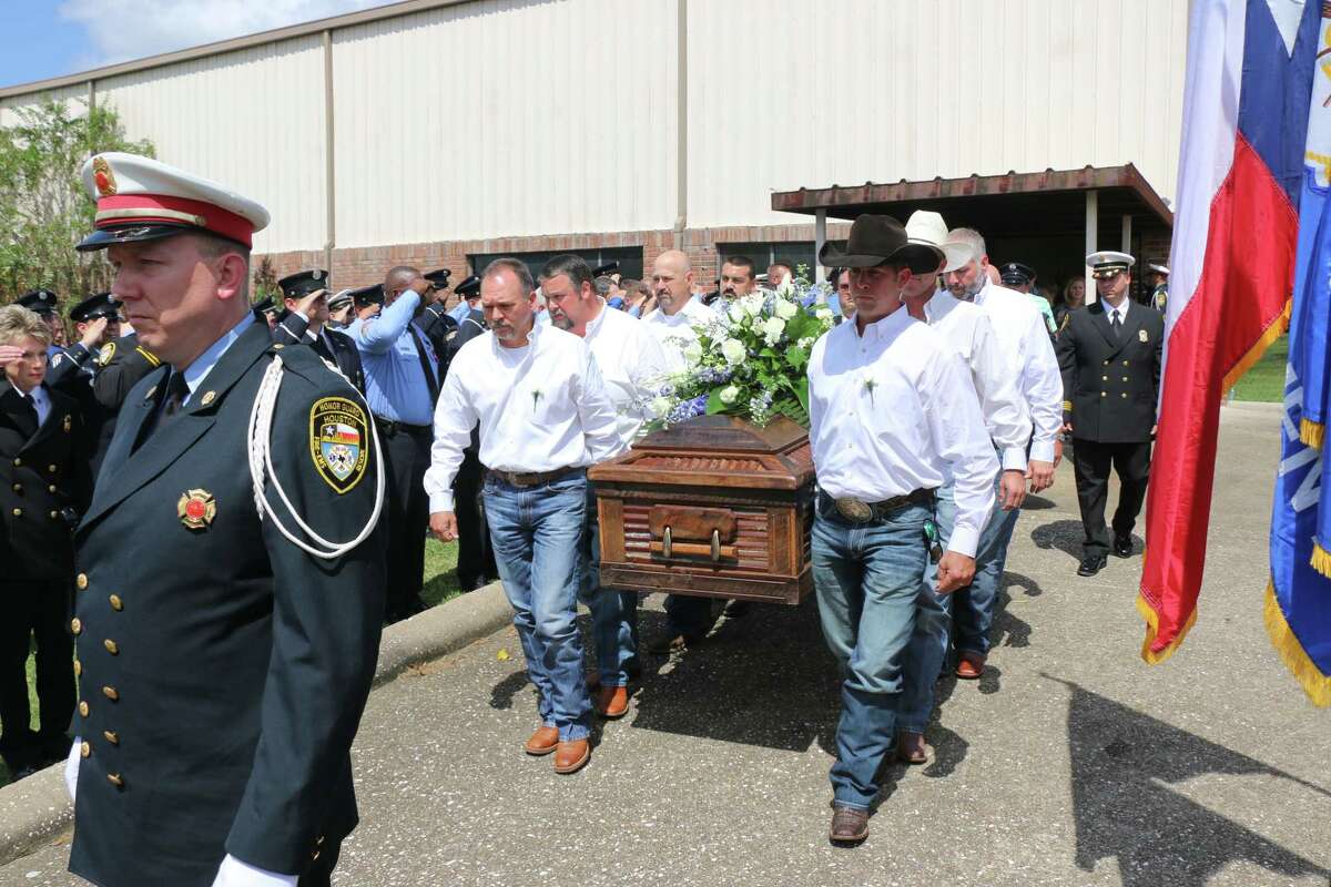 Houston 'firefighter cowboy' laid to rest near his Batson home