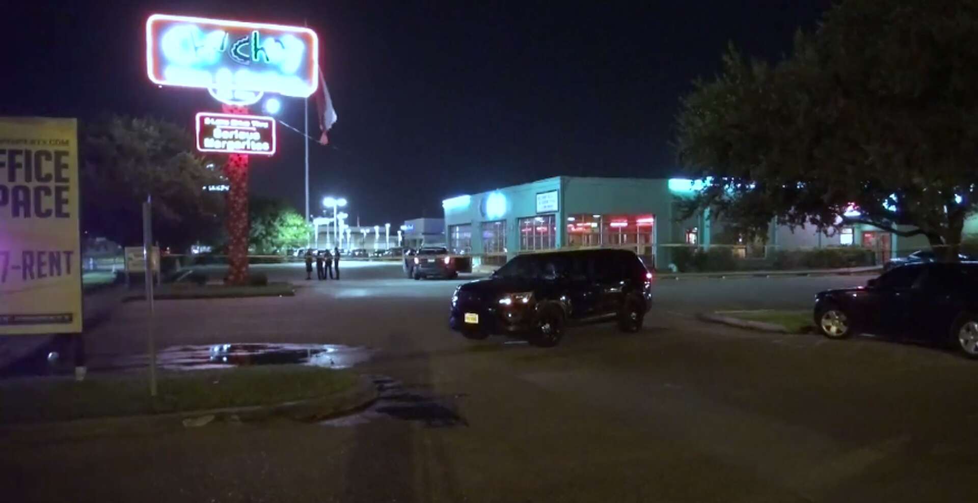 Shots fired at police outside of southwest Houston restaurant