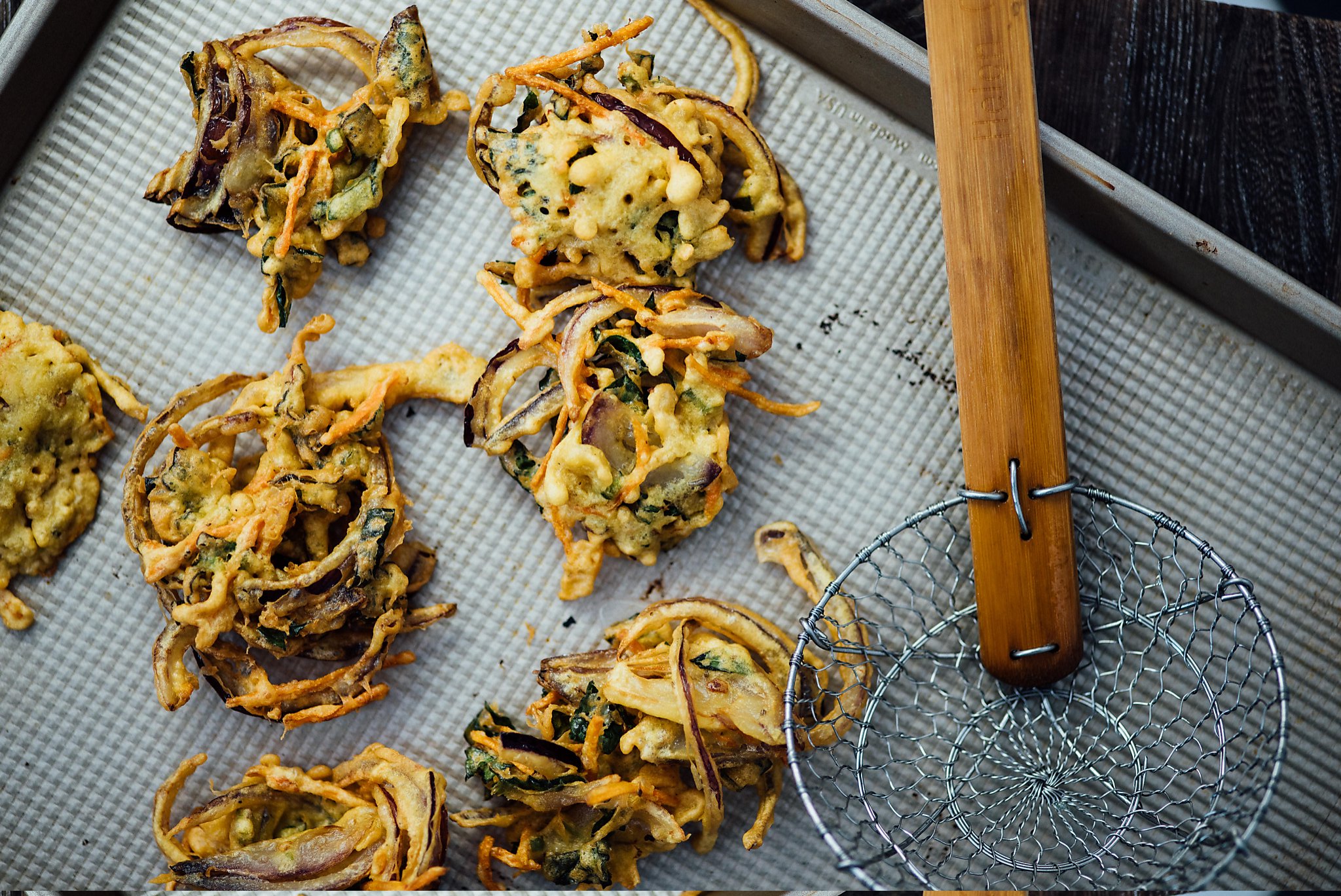 A Brown Kitchen: The glory of golden pakoras