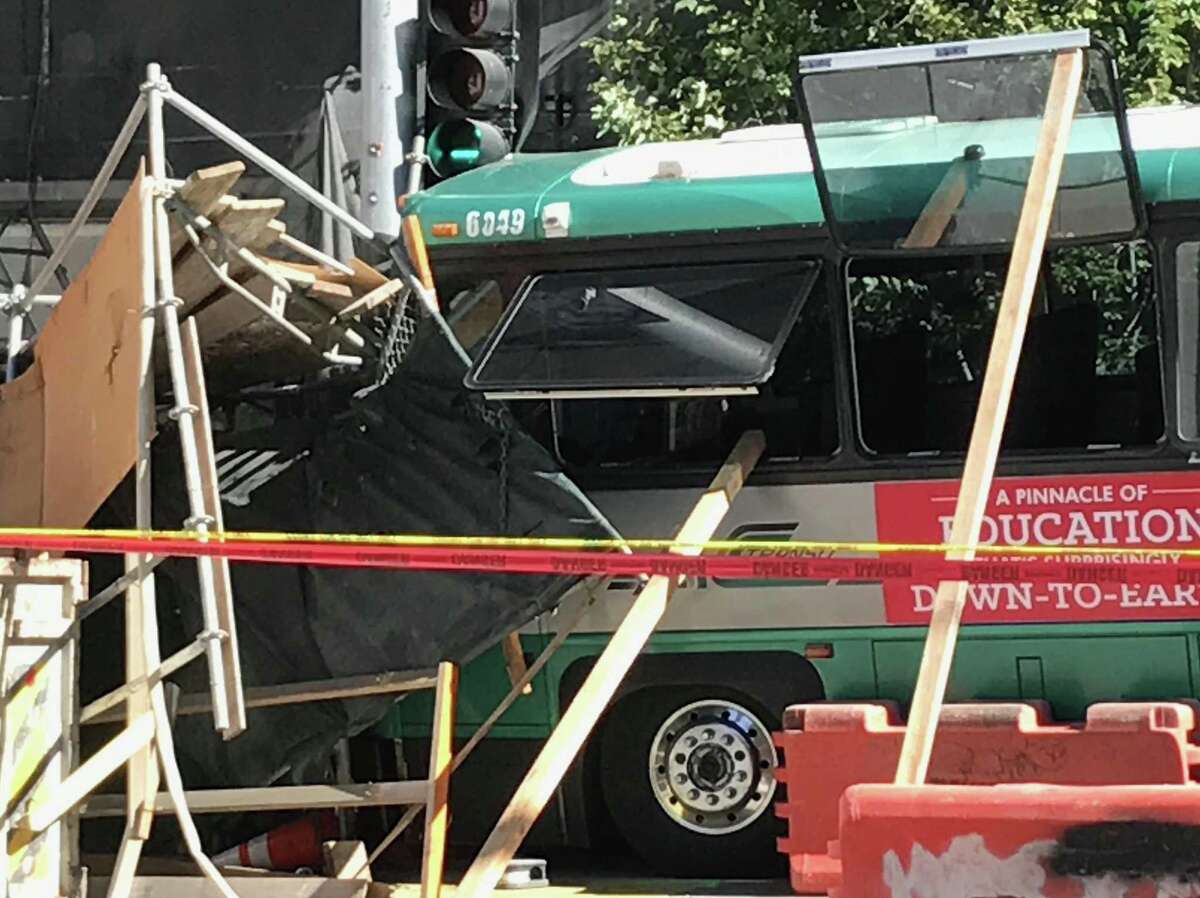 4 injured in SF chain-reaction crash involving 2 AC Transit buses