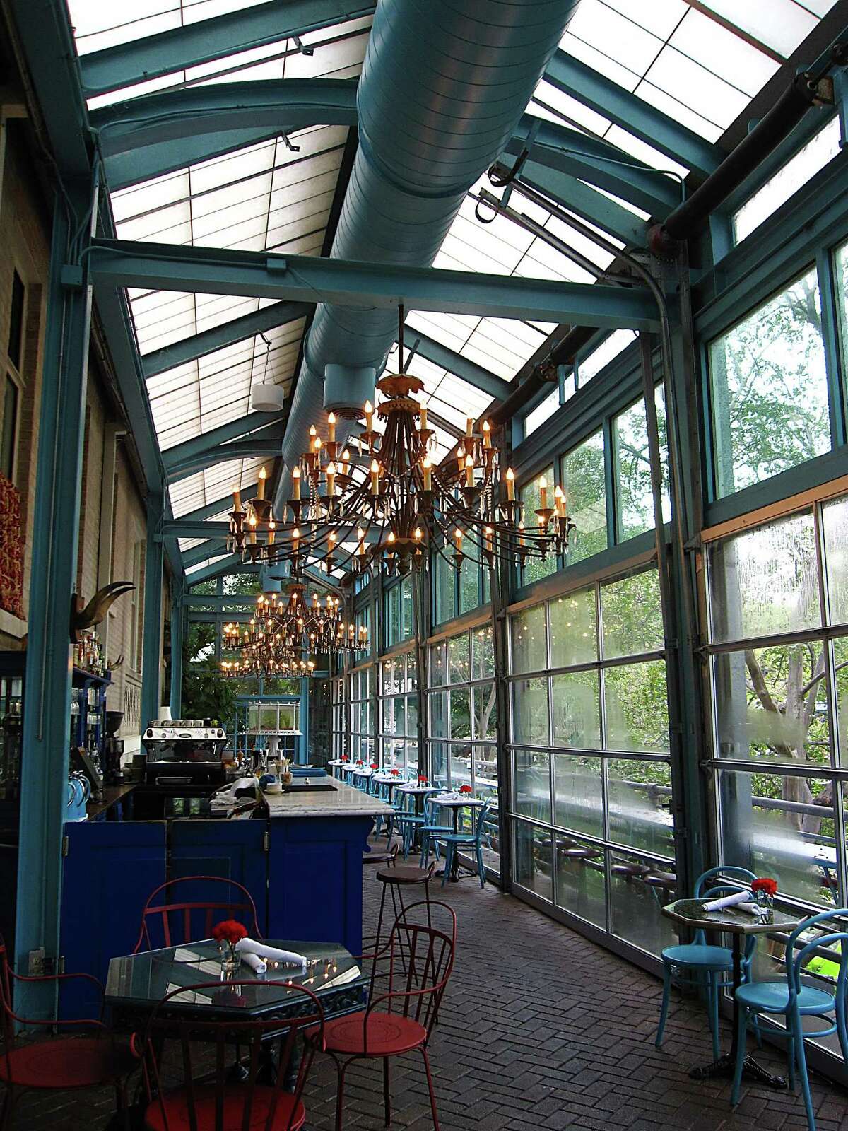 Review: Hotel Havana’s Ocho restaurant is a glass half full