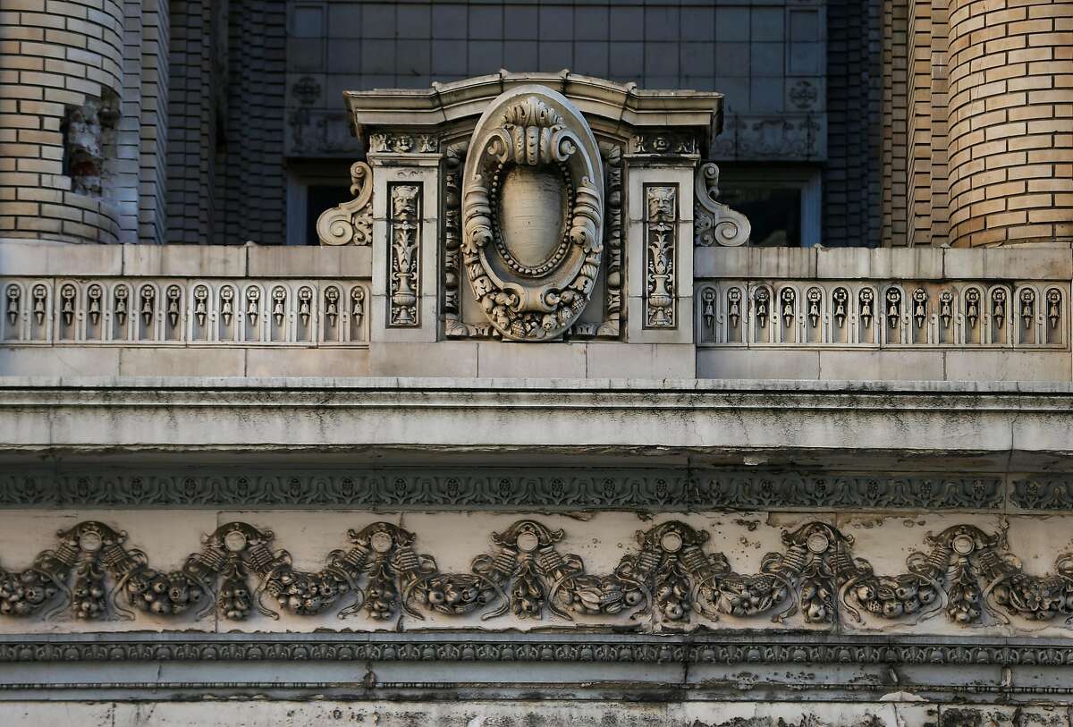 Proposed Oakland towers put old treasures at risk