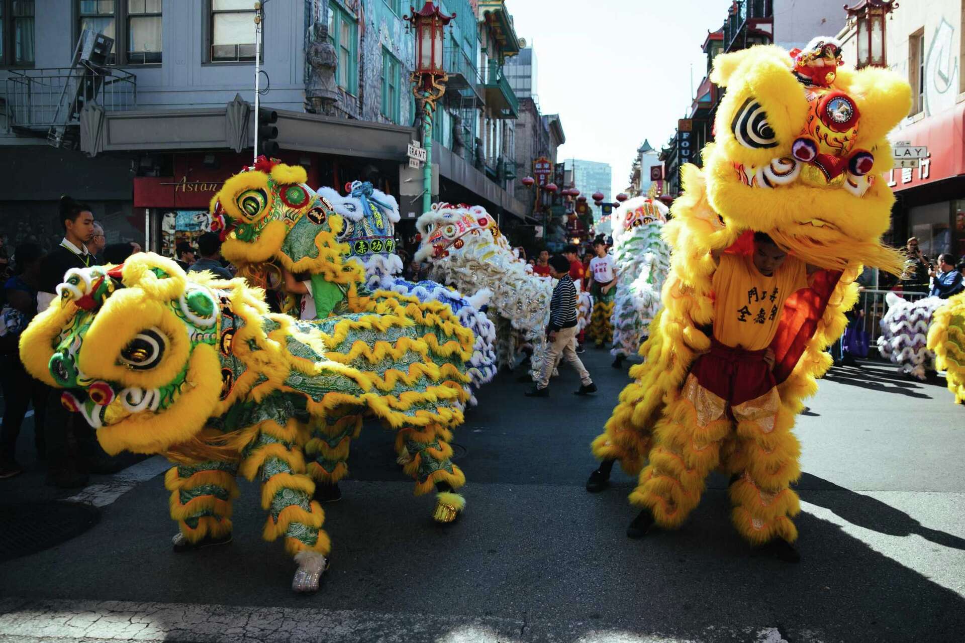 Autumn Moon Festival brings crowds to Chinatown’s Grant Avenue in SF