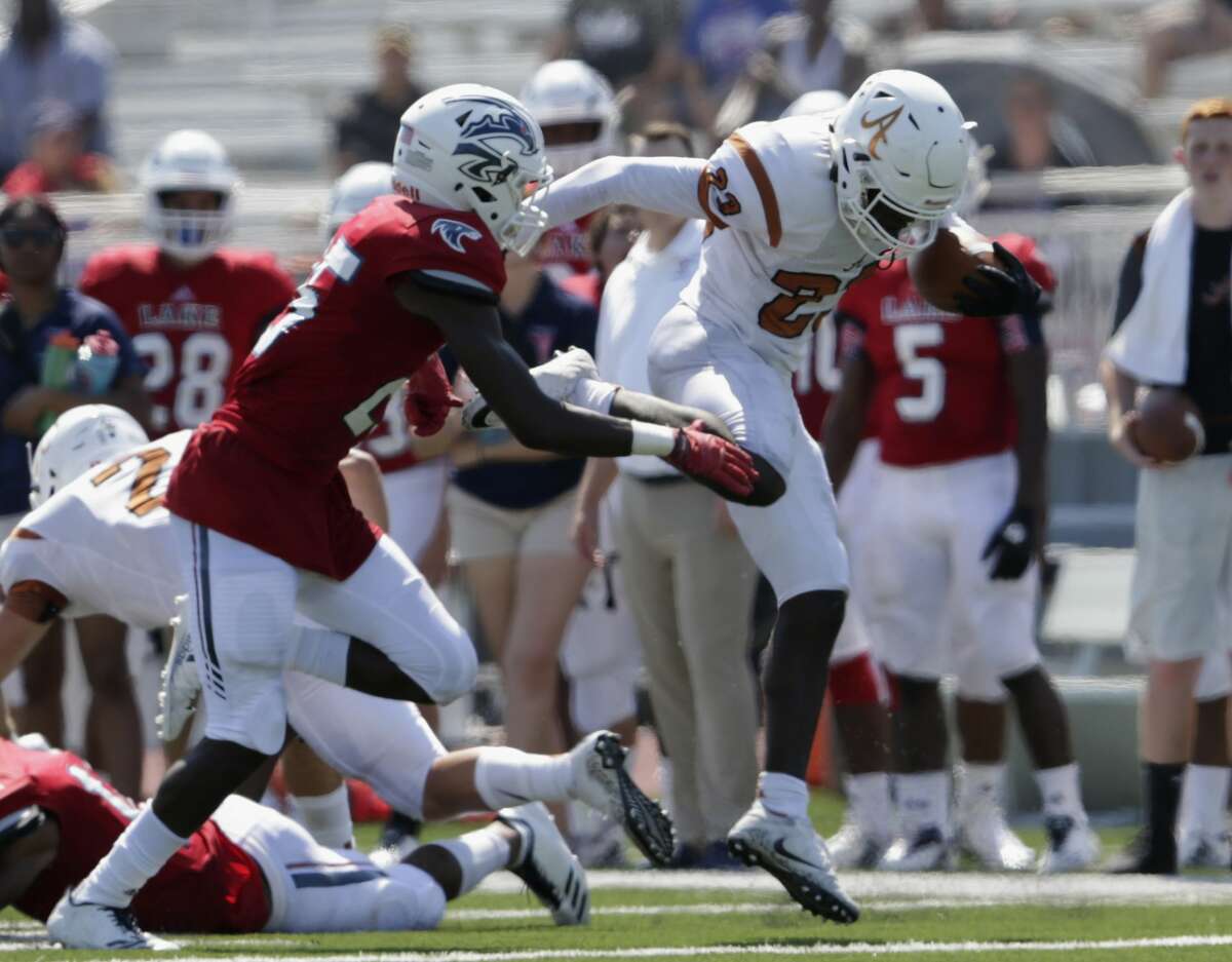 Clear Lake defeats Alvin, equals last year's win total