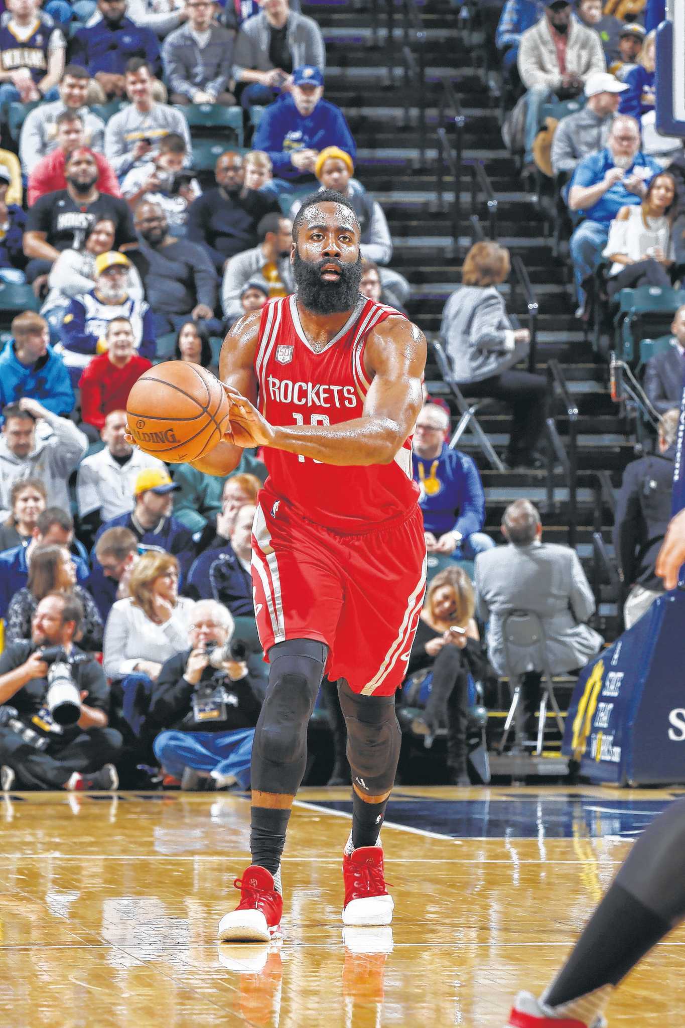 Rockets and Thunder lock arms during the national anthem