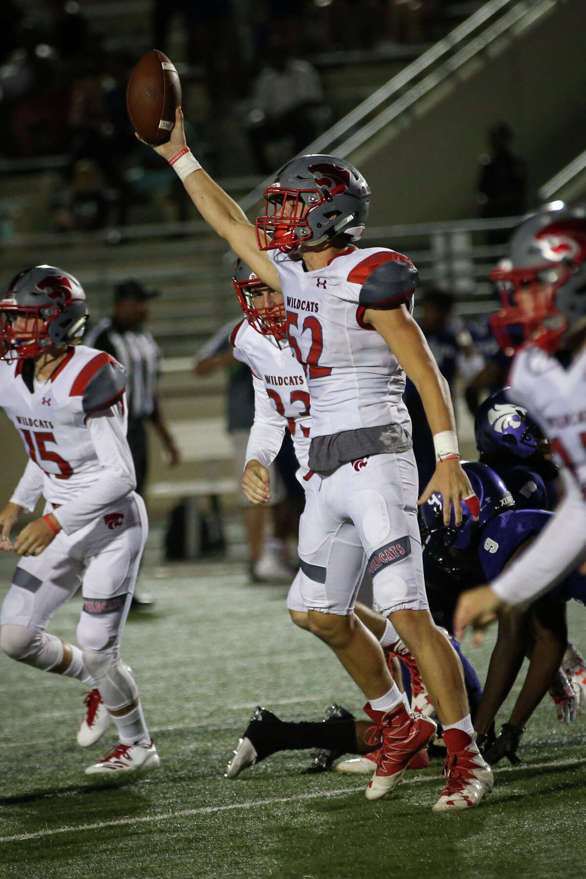 FOOTBALL: Splendora scores late touchdown to beat Humble