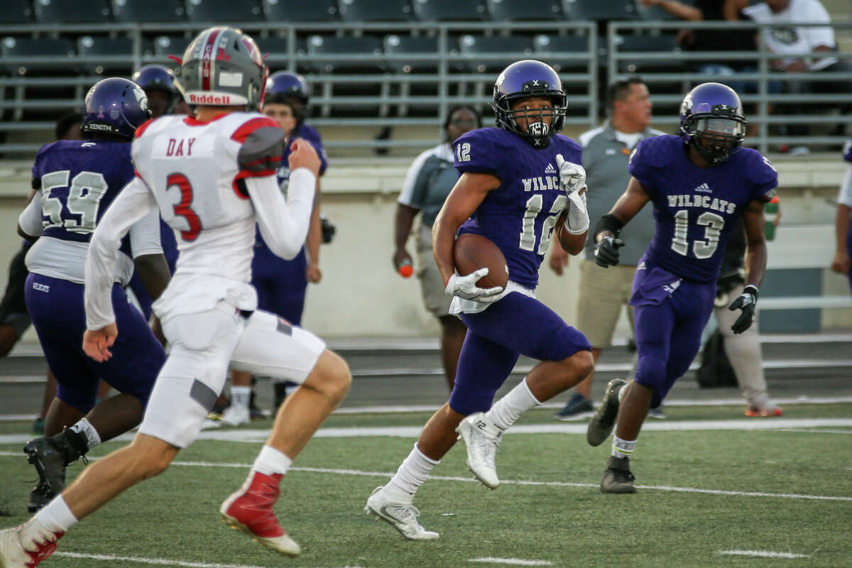 FOOTBALL: Splendora scores late touchdown to beat Humble
