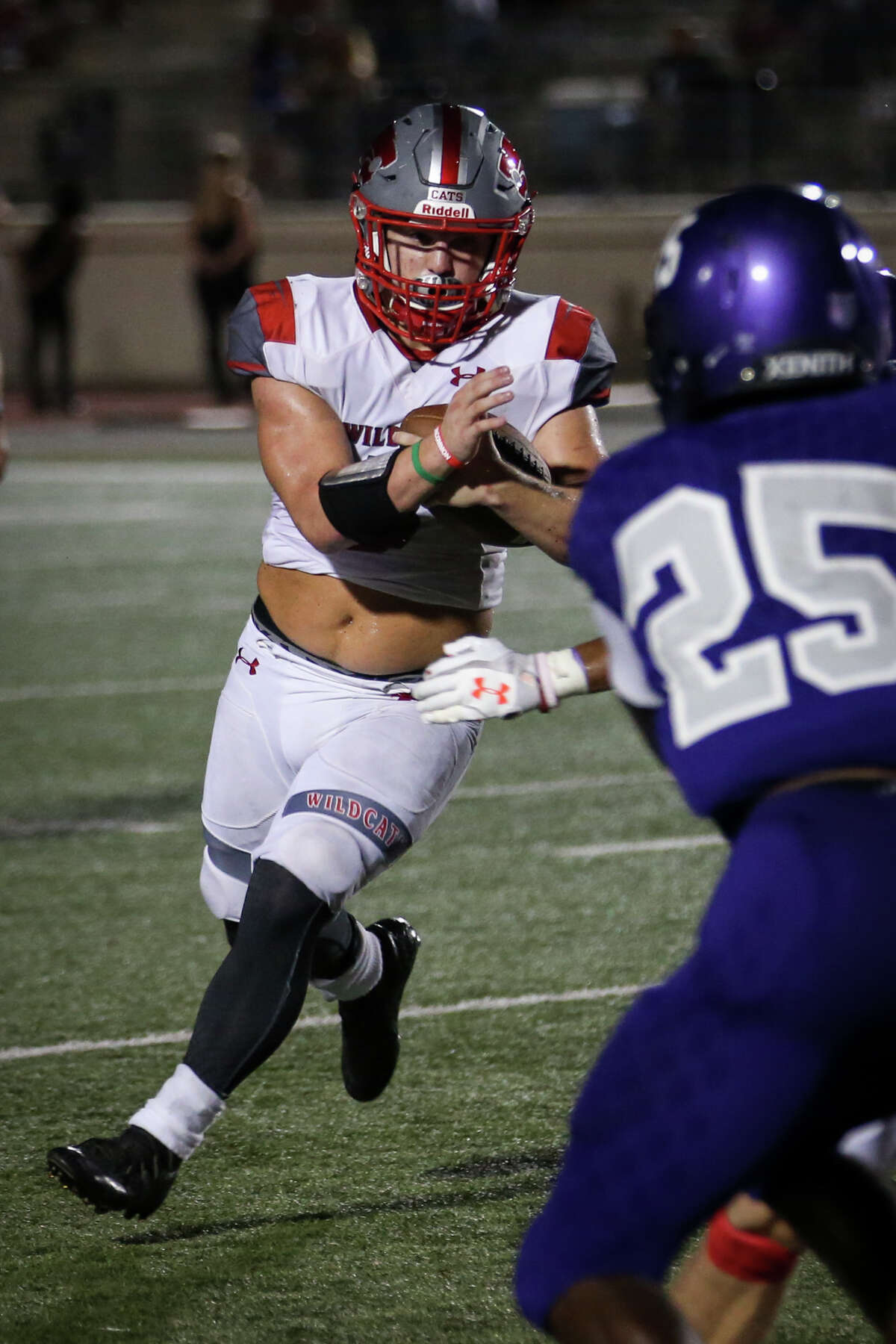 FOOTBALL: Splendora scores late touchdown to beat Humble