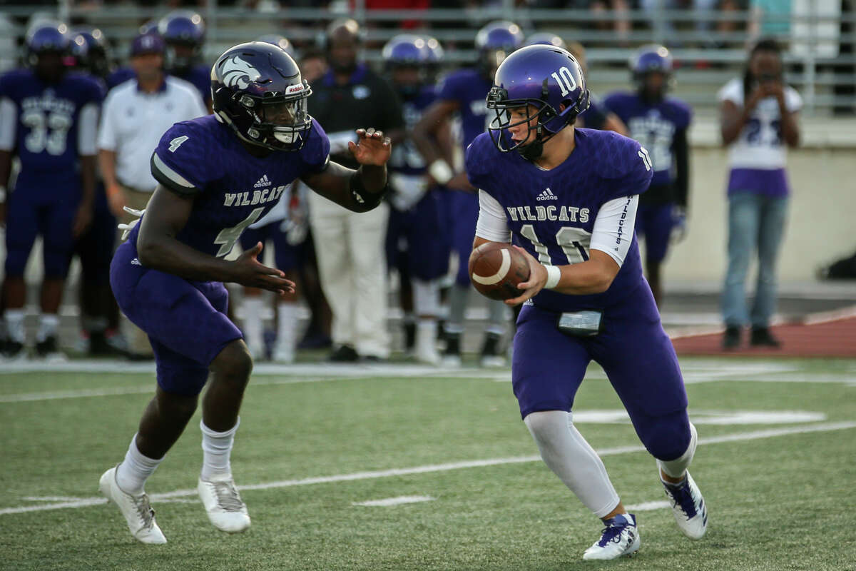 FOOTBALL: Splendora scores late touchdown to beat Humble