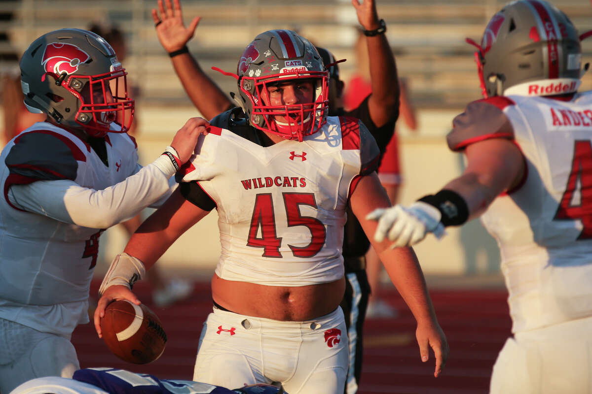 FOOTBALL: Splendora scores late touchdown to beat Humble