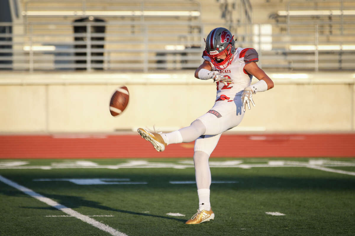 FOOTBALL: Splendora scores late touchdown to beat Humble