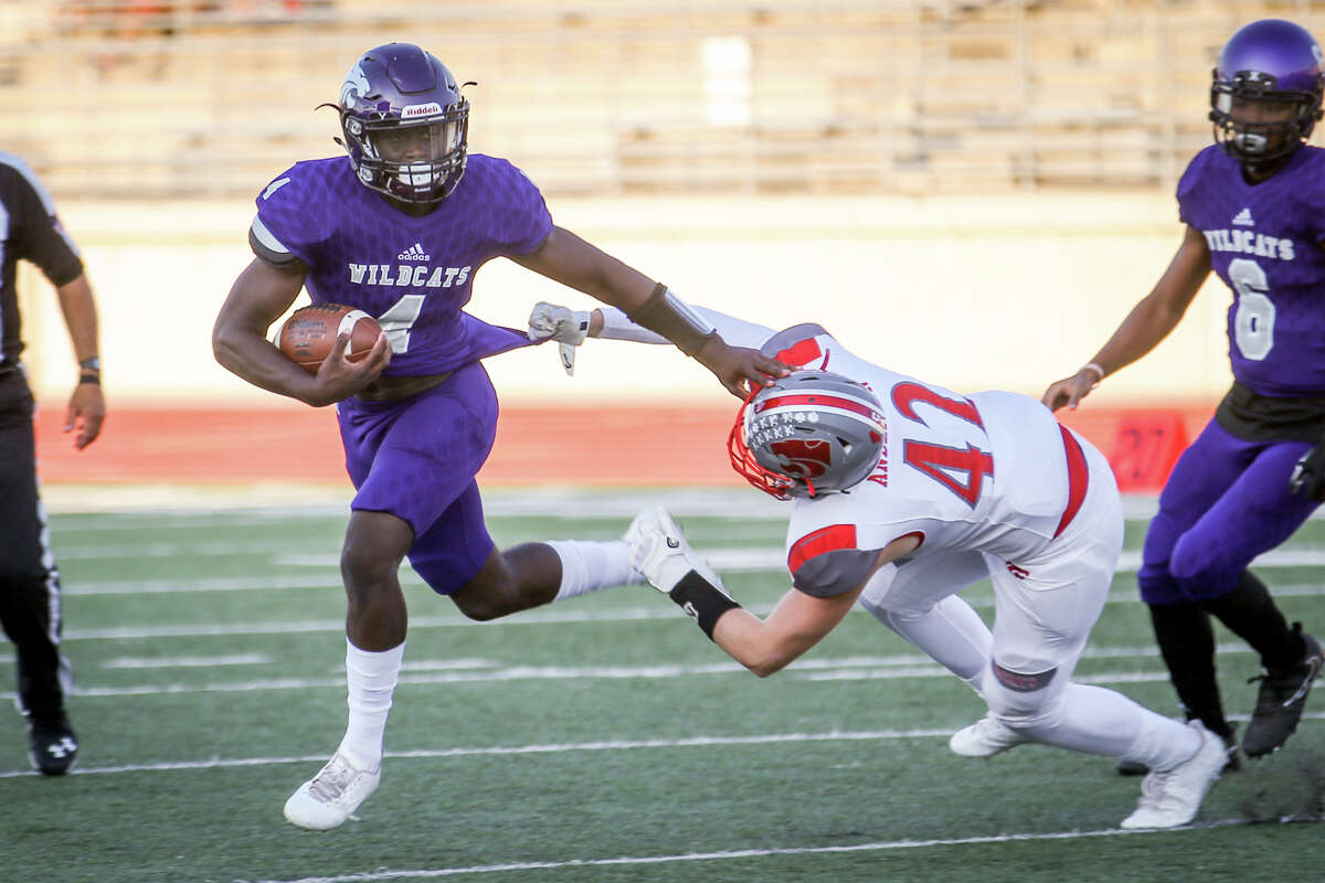 FOOTBALL: Splendora scores late touchdown to beat Humble
