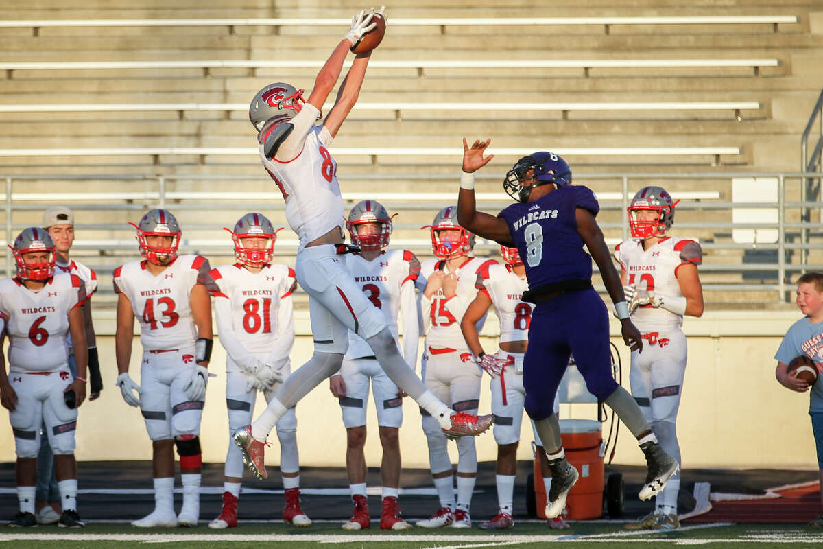 FOOTBALL: Splendora scores late touchdown to beat Humble