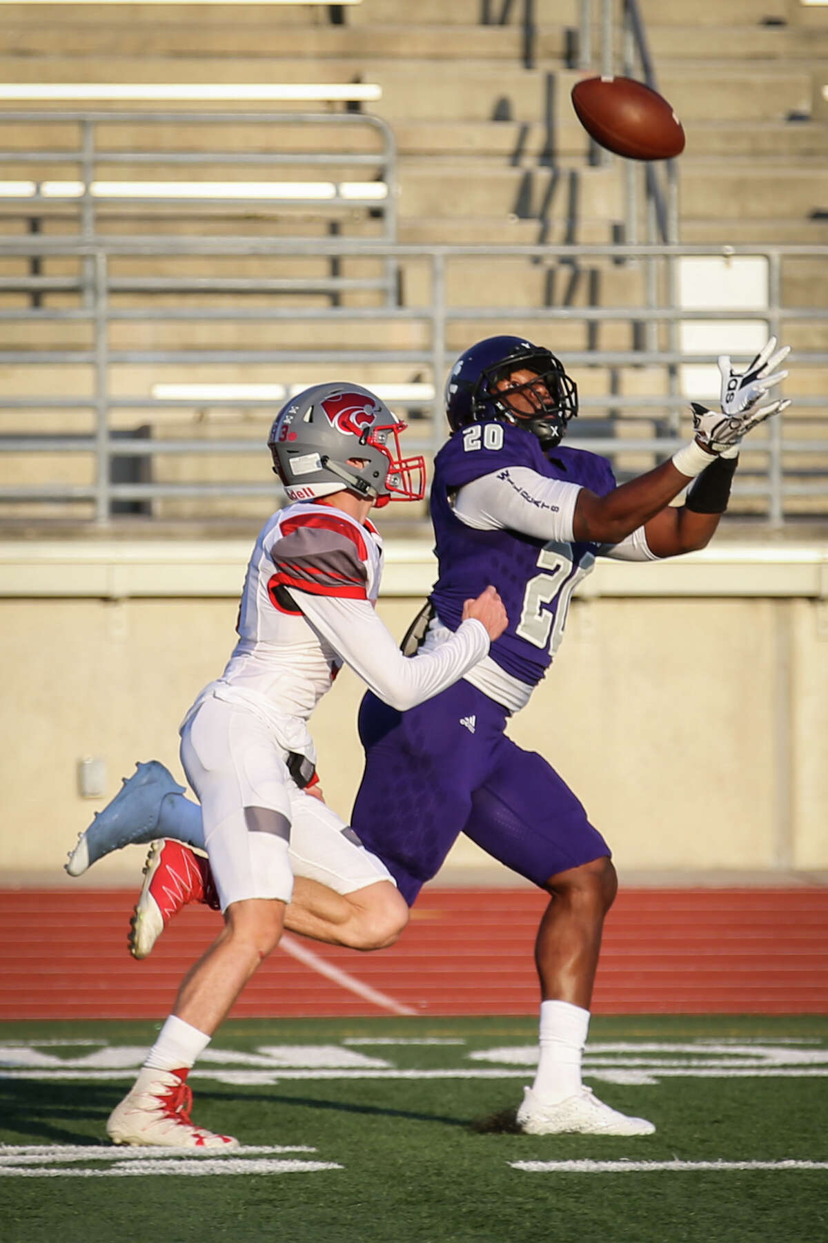 FOOTBALL: Splendora scores late touchdown to beat Humble