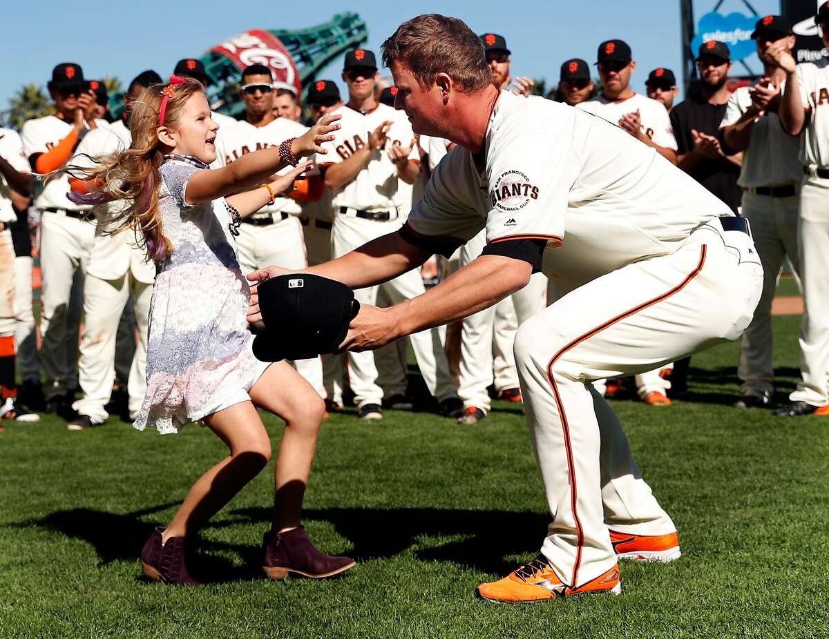 Giants win season finale on Pablo Sandoval’s walk-off homer