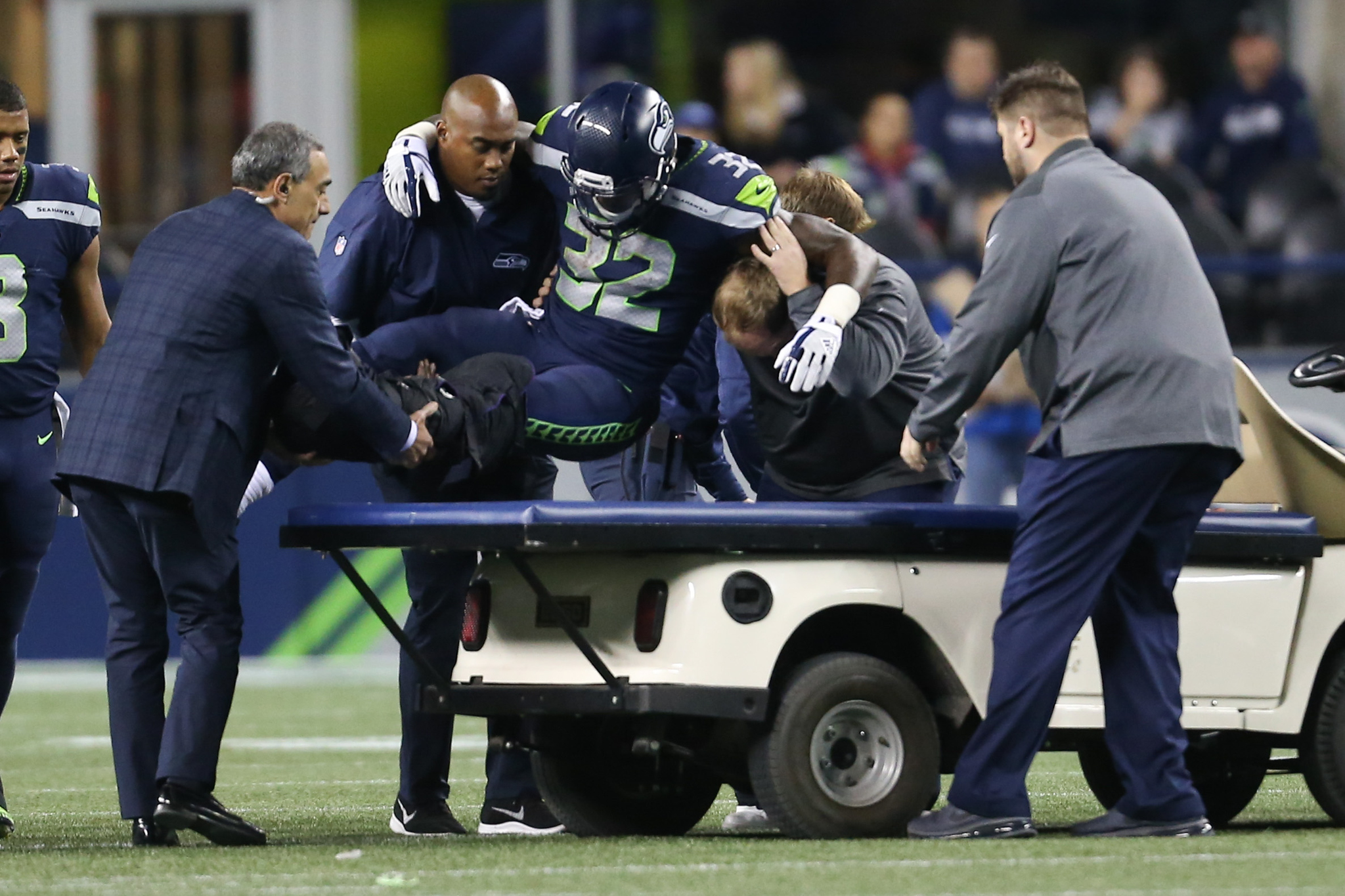 Seahawks' Cliff Avril, Chris Carson detail gruesome injuries