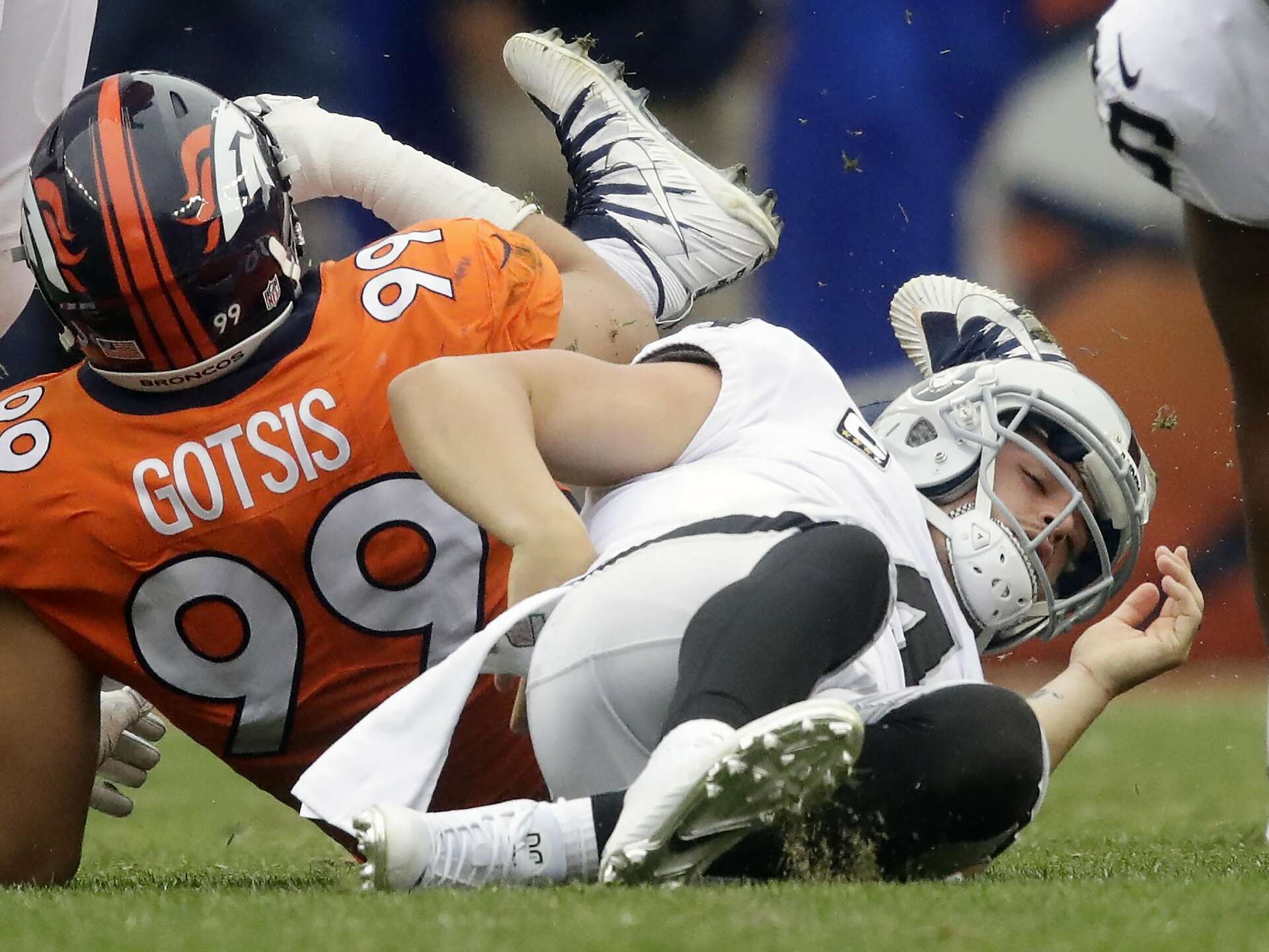 Derek Carr injury poses short-term test of Raiders’ resilience