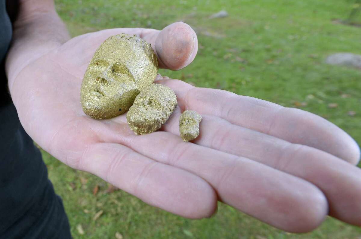 Artist hides sculptures in Stamford