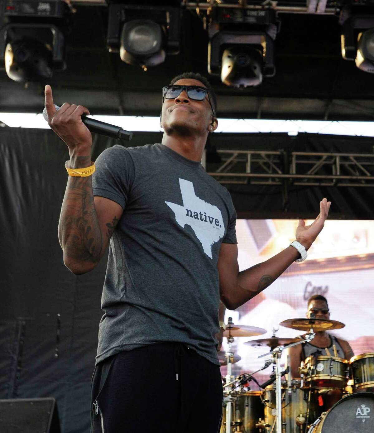 Christian rapper Lecrae plants his flag