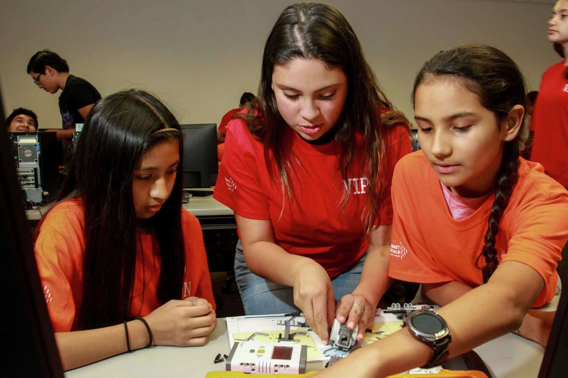 Students get hands-on learning at STEM career day event