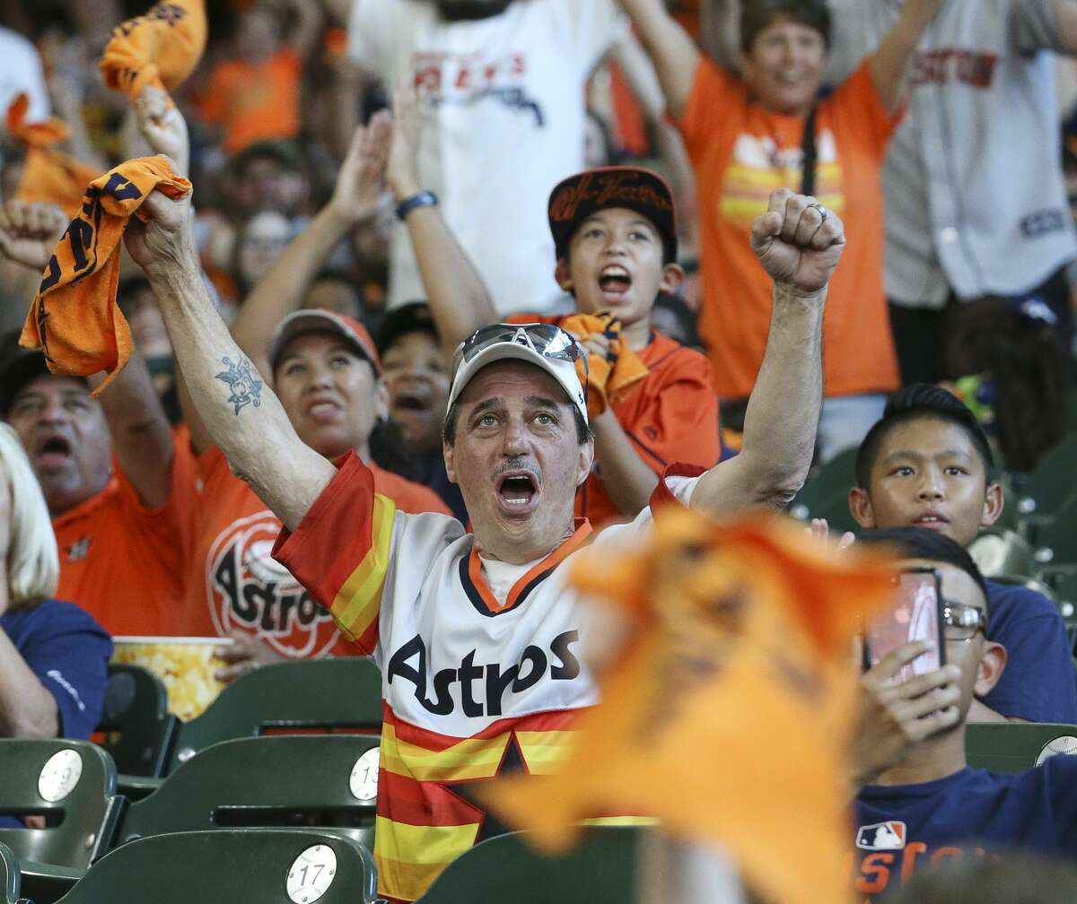 Astros fail to sweep Red Sox, but the fans remain faithful