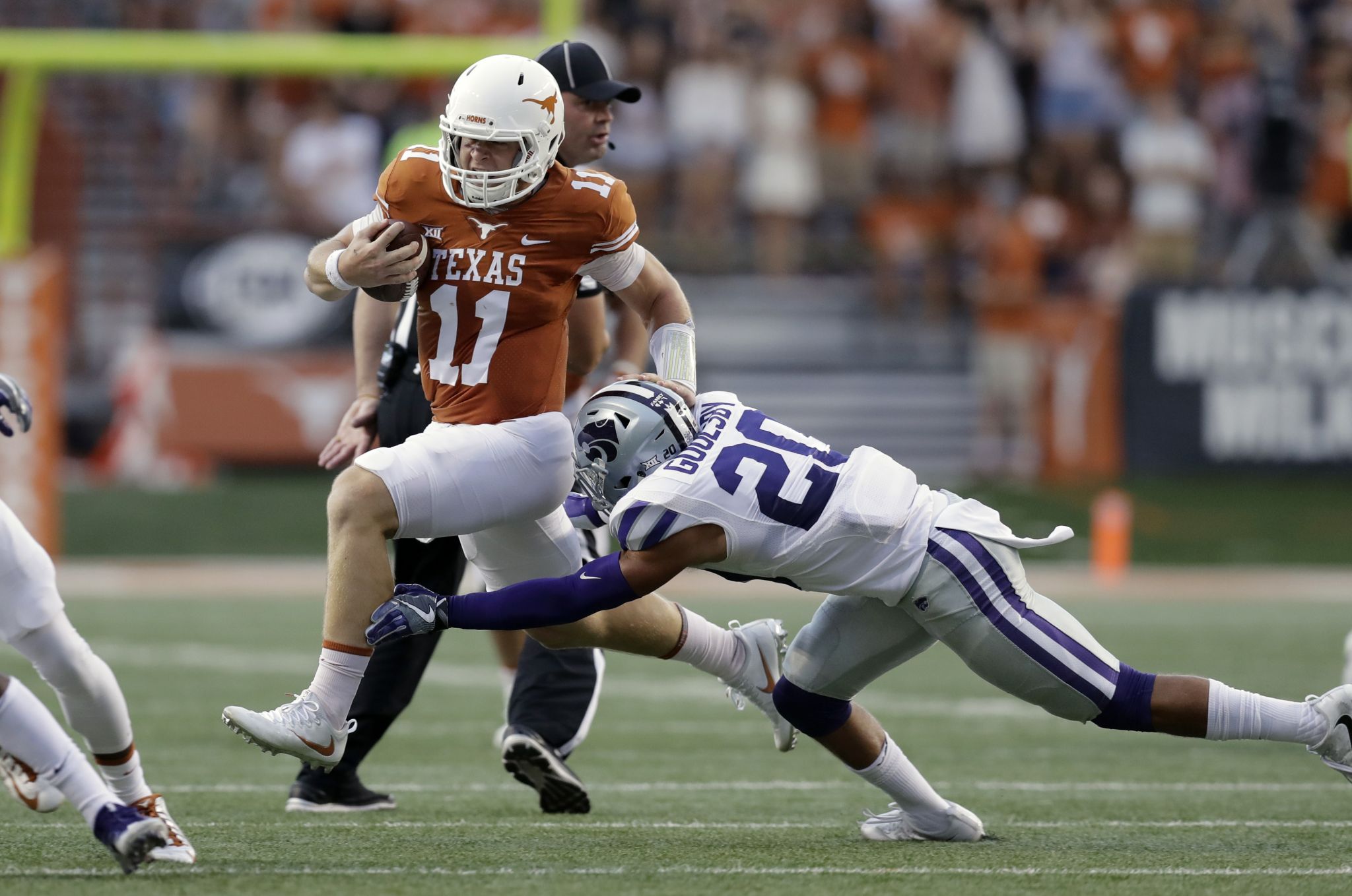 Texas QB Sam Ehlinger 'acts like a RB,' and his teammates love it