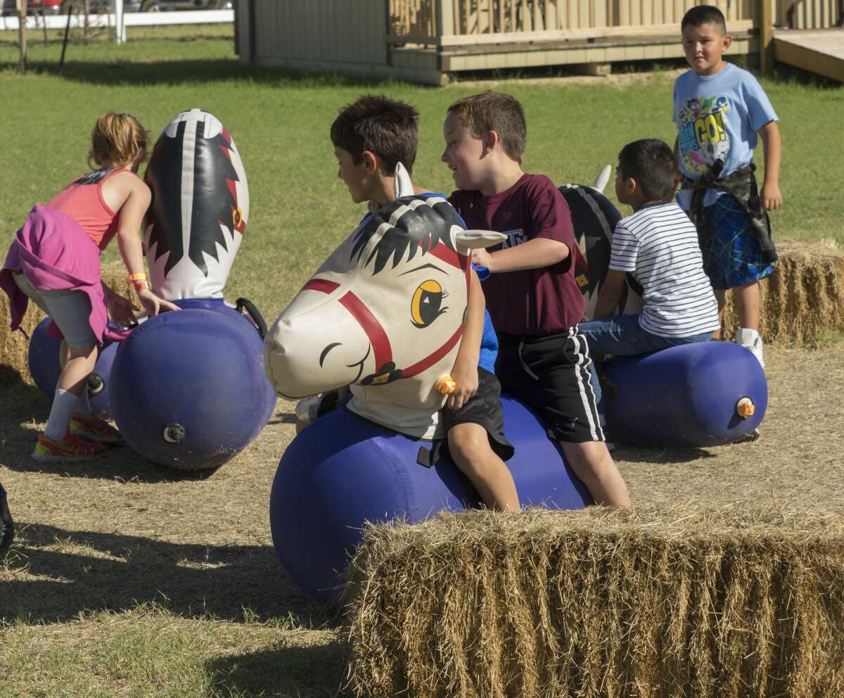 Fiddlesticks Farms debuts Texas country-inspired corn maze